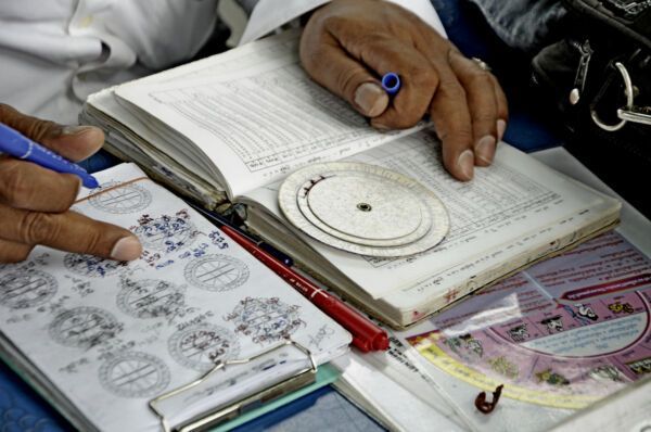 First Timer's Guide to Seeing an Astrologer