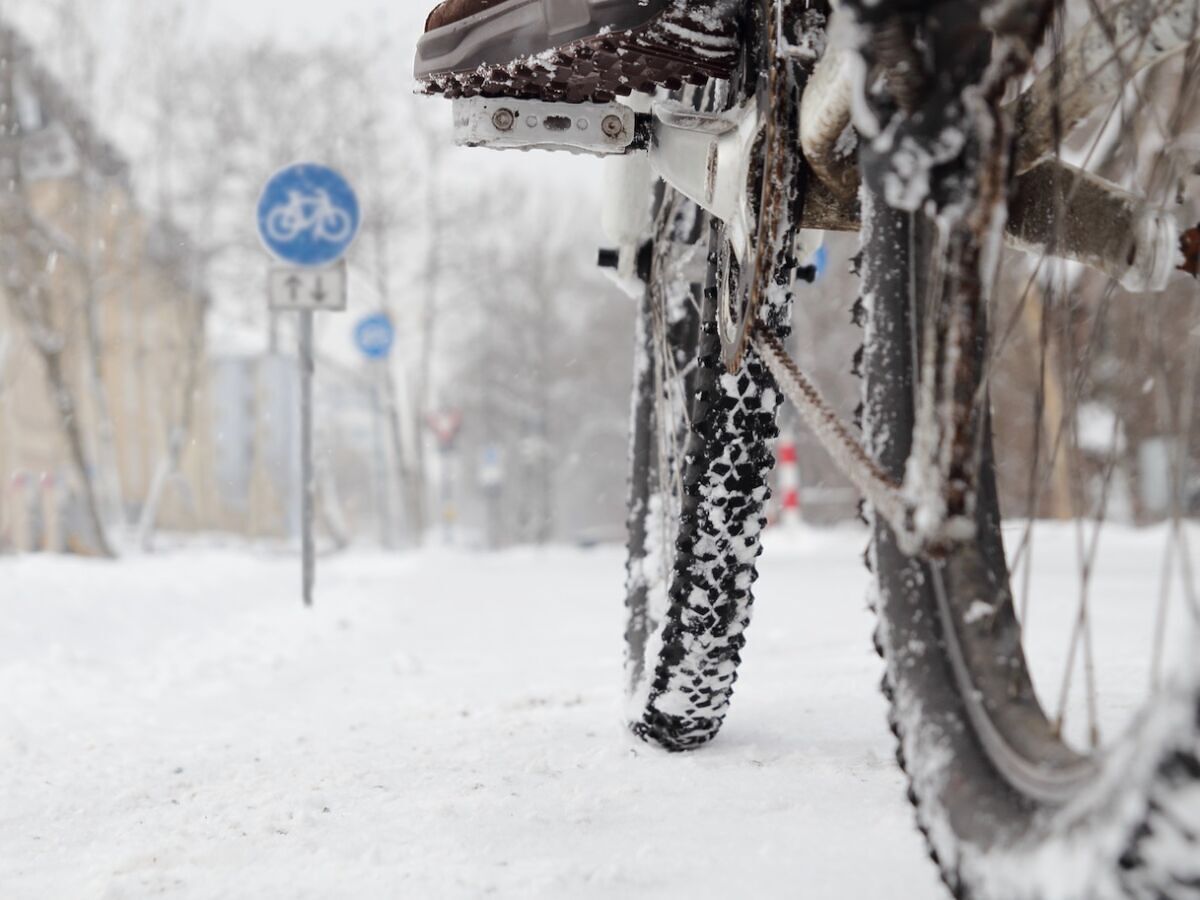 Bike Winter Puts Cyclists on Ice