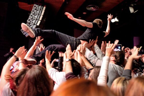 6 Tips for Safe Moshing in Dangerous Places