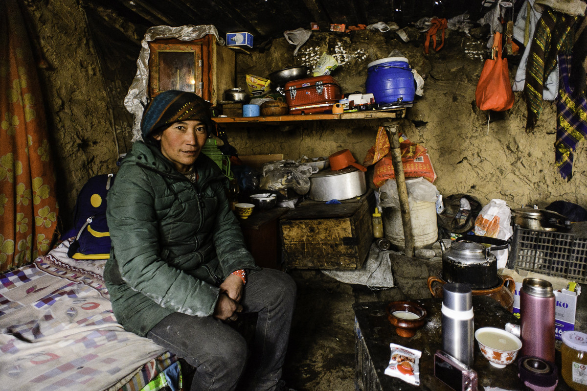 How to Photograph Strangers When We Travel