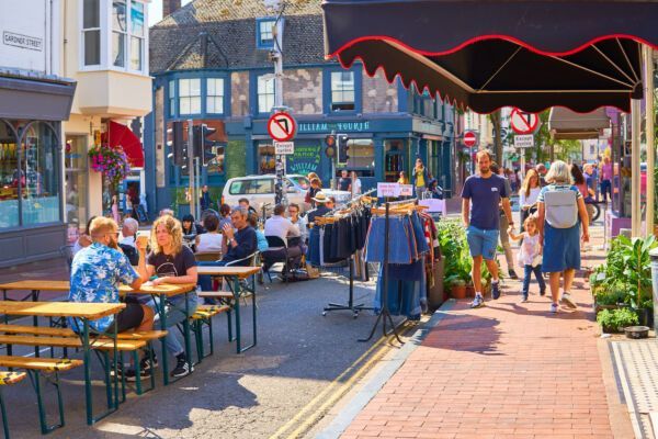 Best 10 Out of 900 Brighton Pubs: English Seaside Drinking at Its Finest