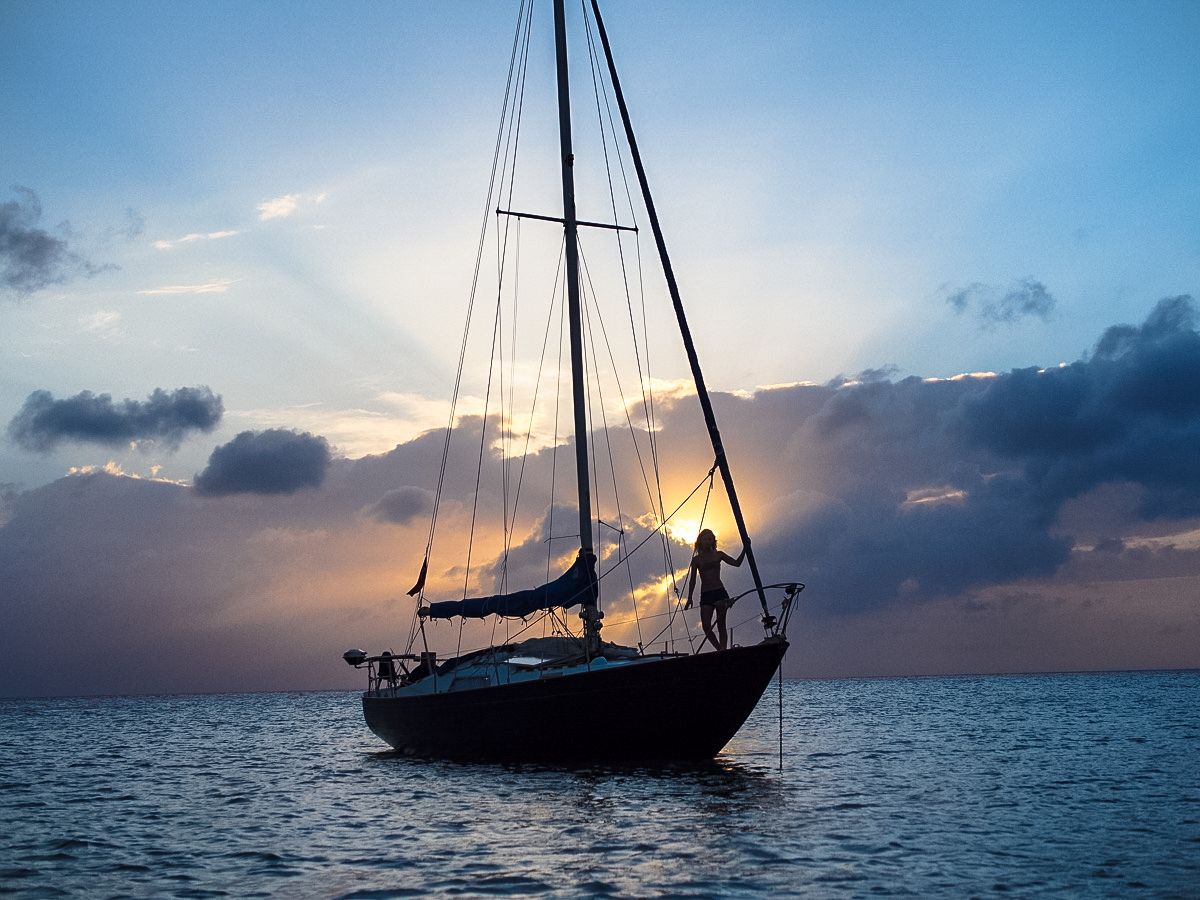 10 Images That Will Make You Want to Make Your Home in a Sailboat and ...
