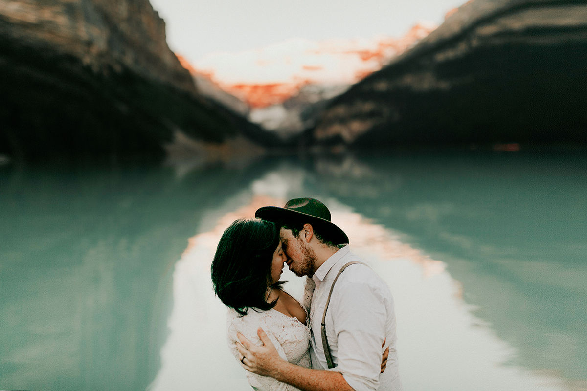 How To Take Amazingly Romantic Self-Portraits When You Travel as a Couple