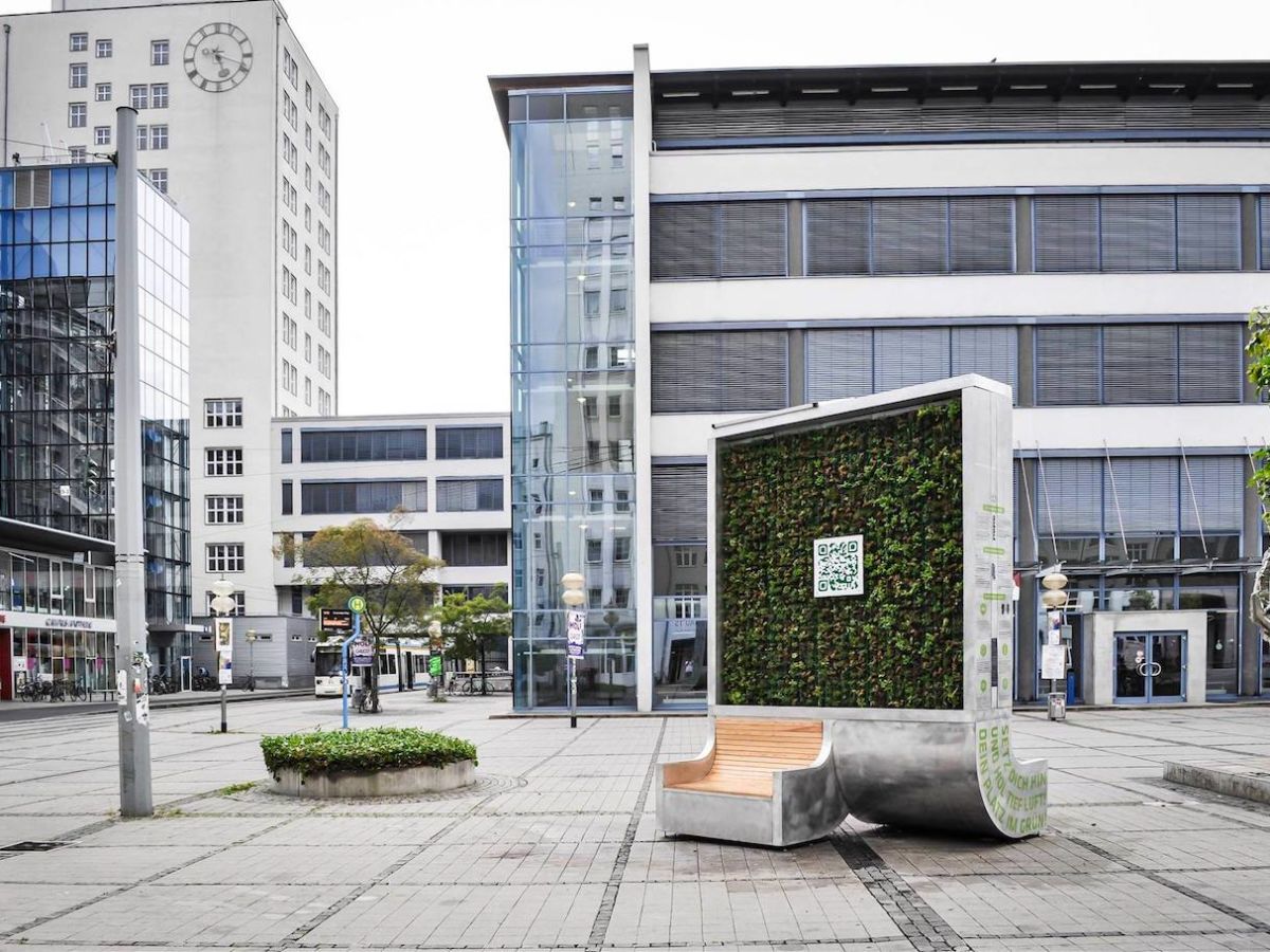 These Moss-Covered City Benches Absorb as Much Pollution as 275 Trees