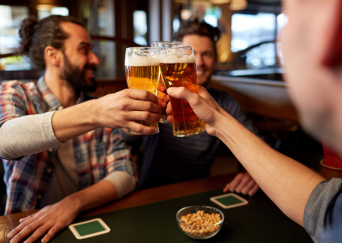 9 Hilarious Ways to Cheers in the United States