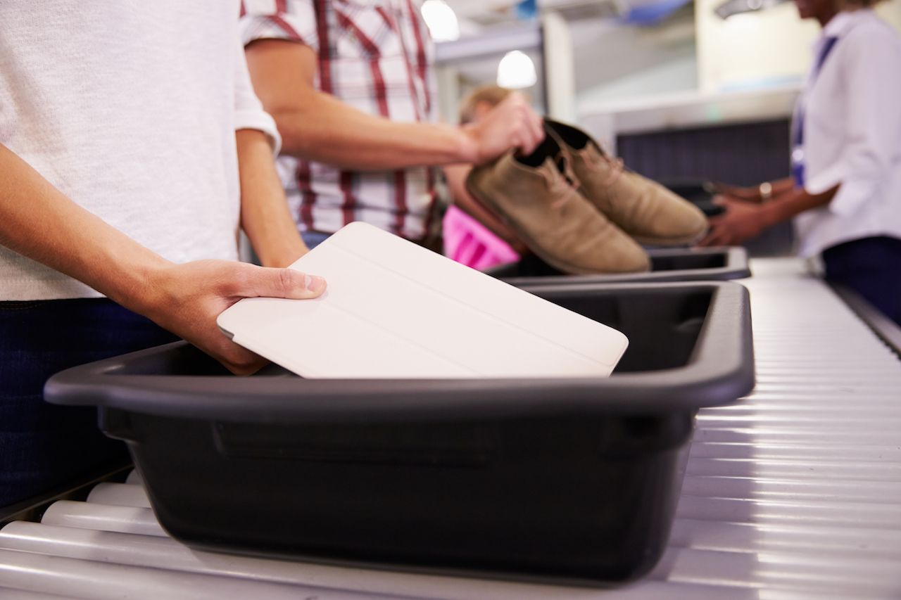 European Study Finds Traces of Multiple Viruses on Airport Security Trays
