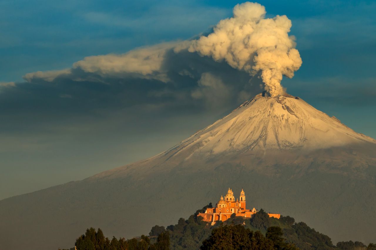 Popocatépetl Volcano Erupts in Mexico
