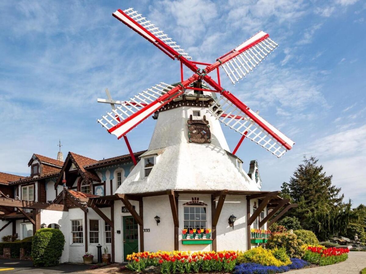 Booking.com’s America Is for Everyone Cultural Experiences