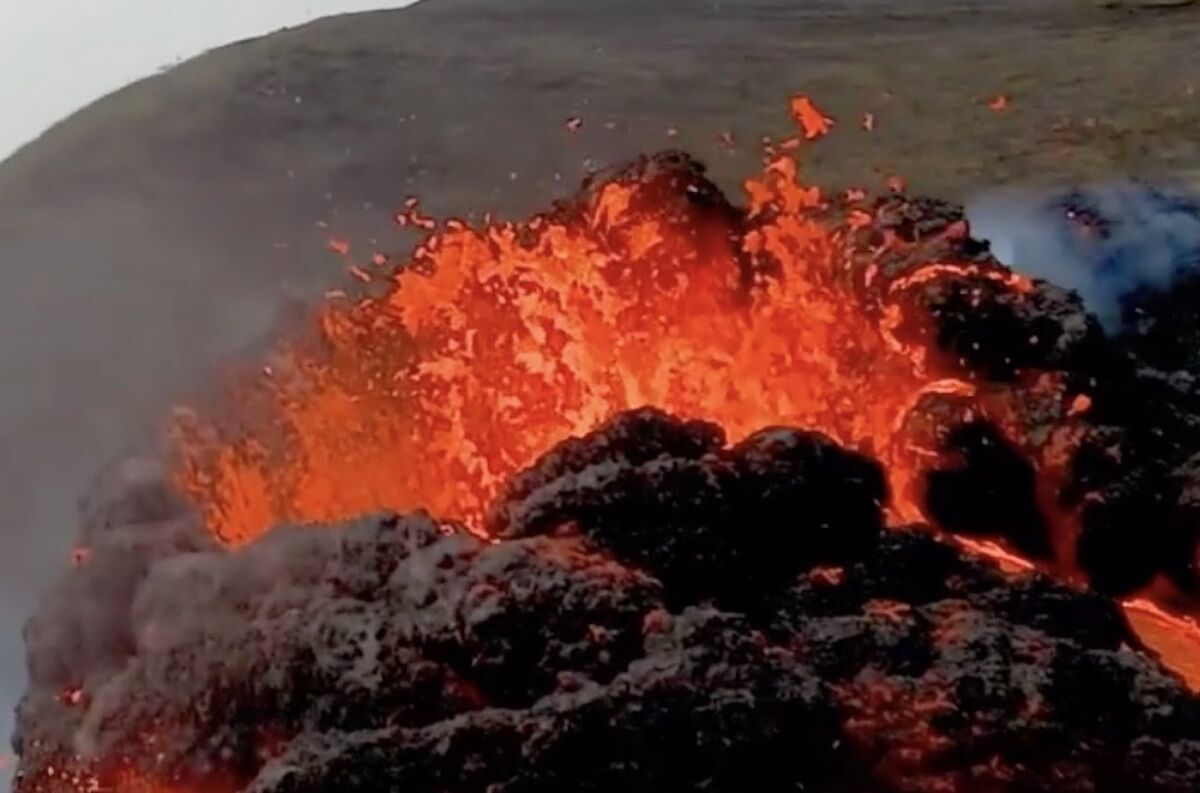 Drone Captures Iceland Volcano’s Eruption