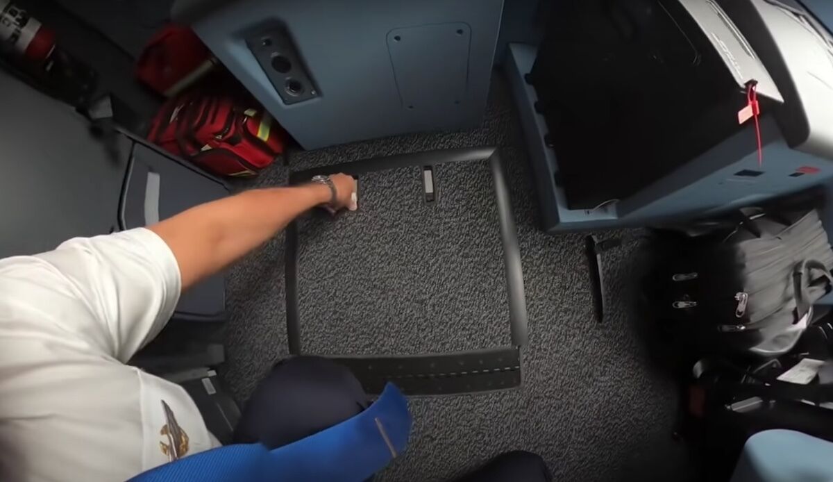 Pilot Reveals Secret Room Under the Cockpit of the Airbus 350