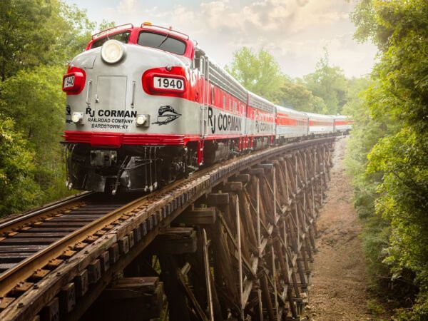 The My Old Kentucky Dinner Train Is Running Bourbon Tours Again in 2021