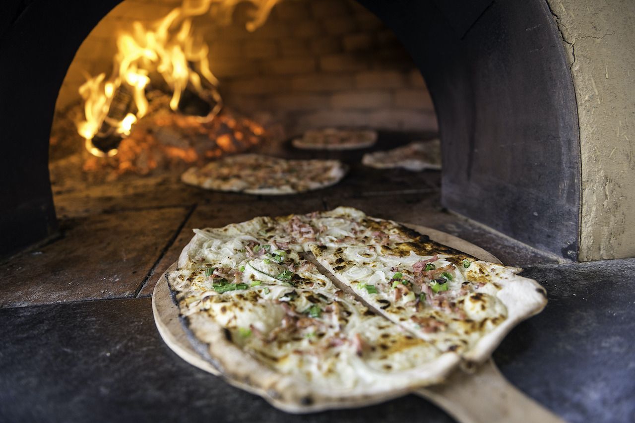 8 Classic Pizza Styles and Types Made Around the World