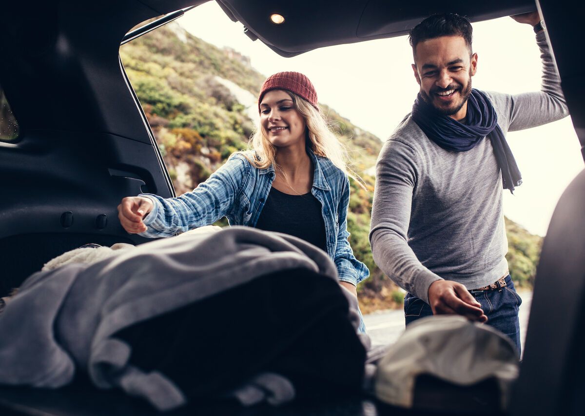 16 Experiences Every Couple Has While Road-Tripping