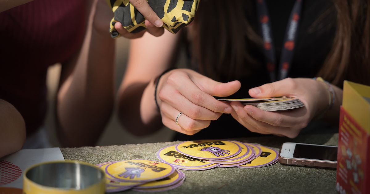 The Best Games To Play On An Airplane