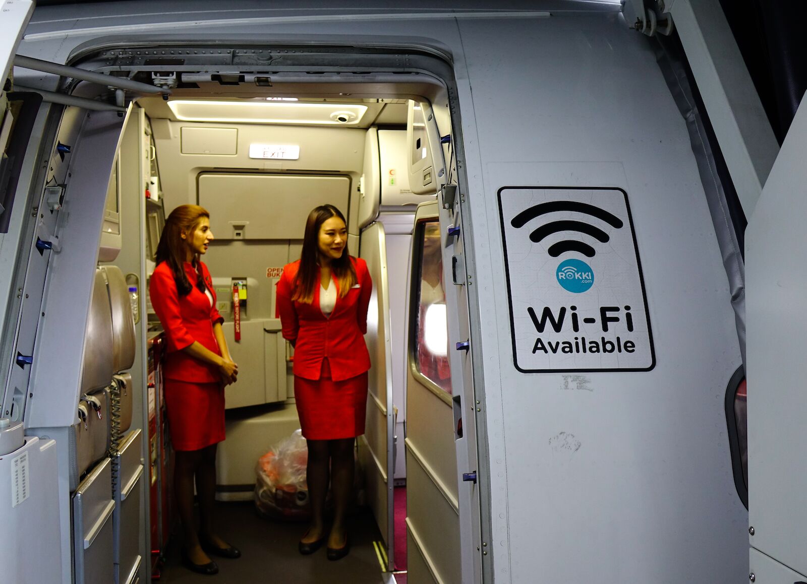 Guide to Airplane Wi-Fi: Costs, Reliability, Safety, and Dos and Don’ts