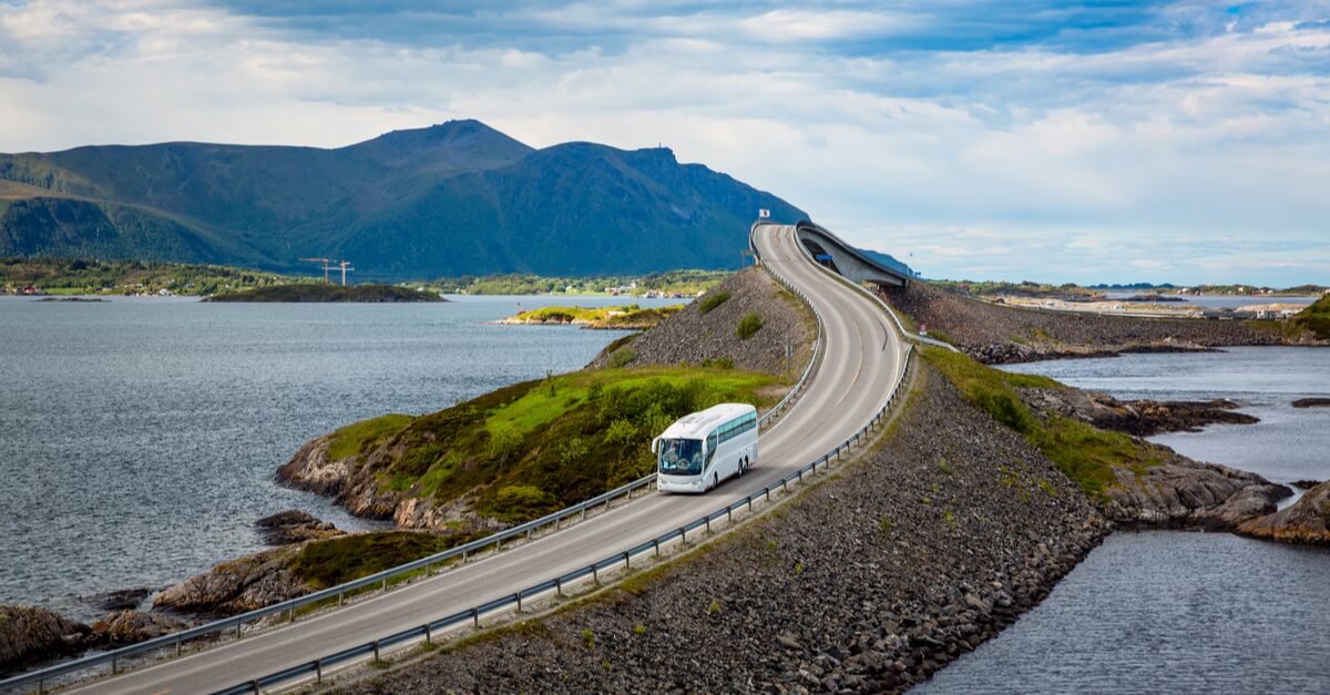 Why Long-Distance Bus Travel Can Be Better Than Taking the Train