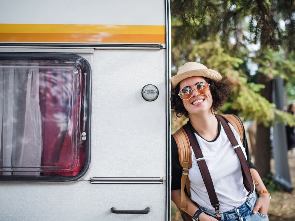 10 Essential Items for Female Travelers