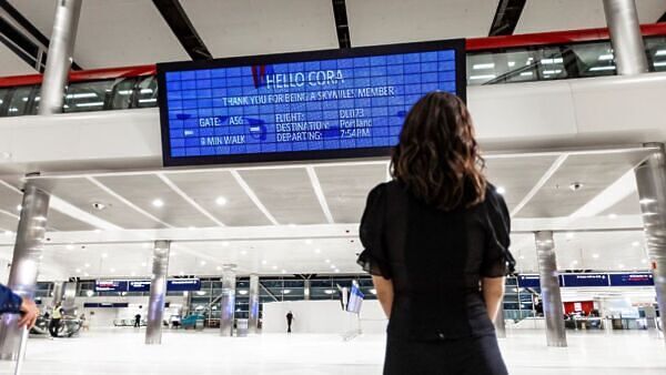 Delta Unveils Parallel Reality Flight Information Boards in Detroit