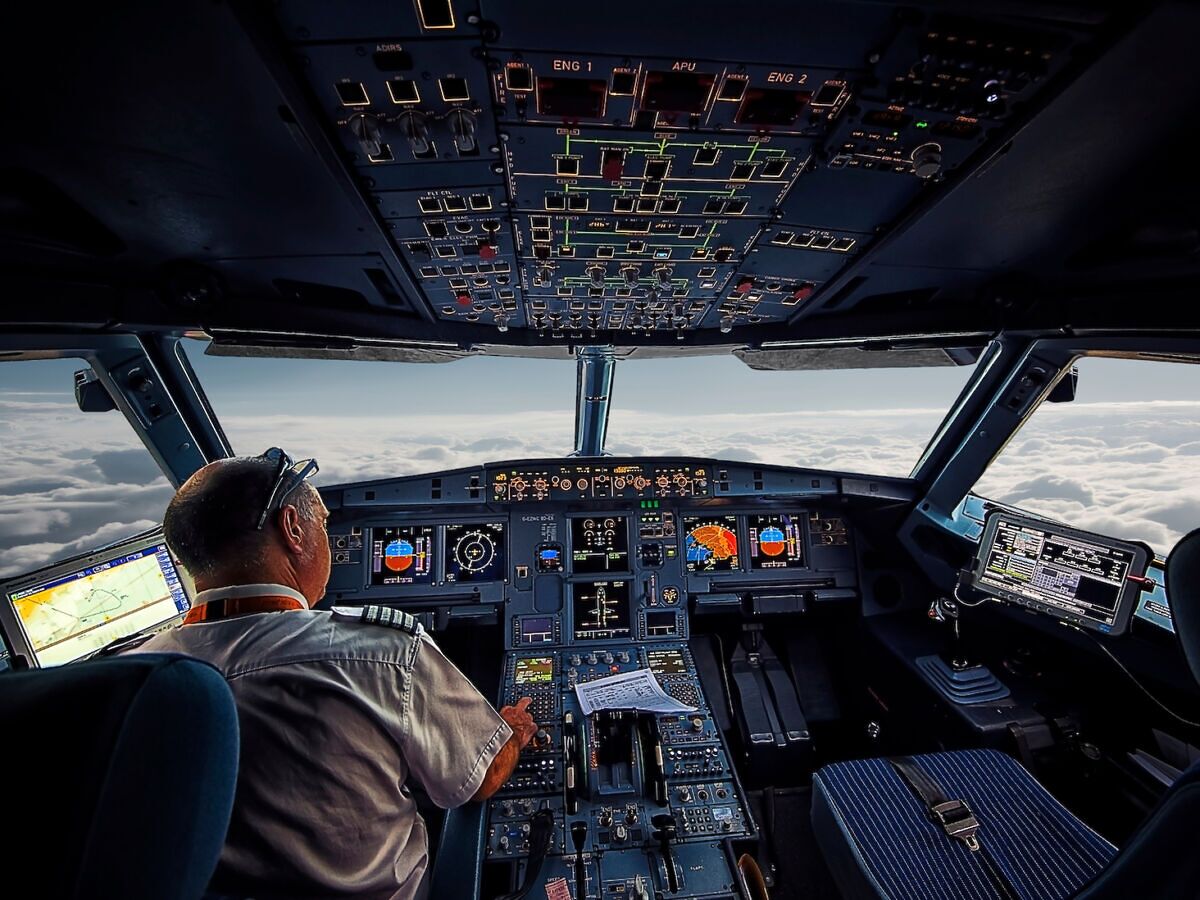 A Detailed Guide of the Pilot Controls Inside a Plane's Cockpit