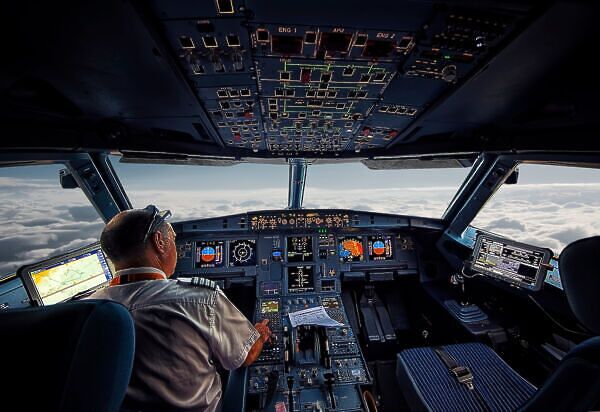 A Detailed Guide of the Pilot Controls Inside a Plane's Cockpit