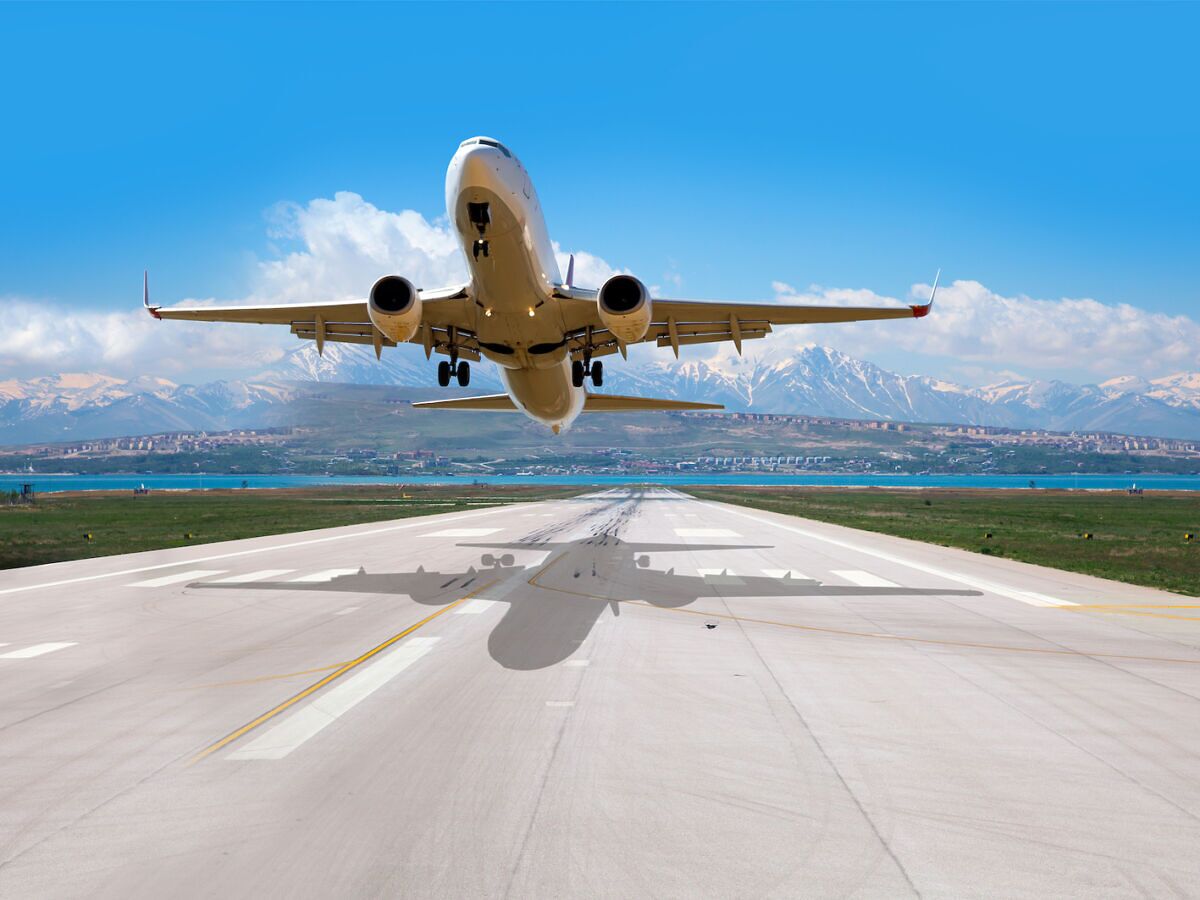 Here's How to Manage a Fear of Flying When You Love to Travel