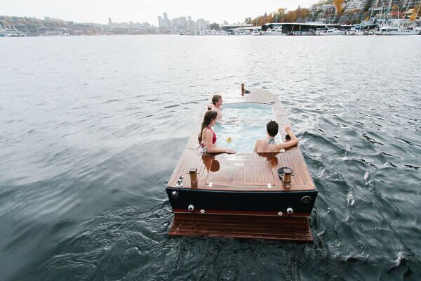 Seattle's Hot Tub Boats Are the Coziest Way to See the City's Skyline