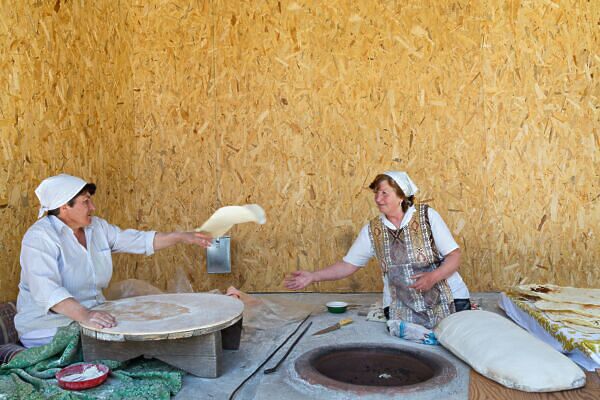 Lavash: This Traditional Armenian Bread, Explained