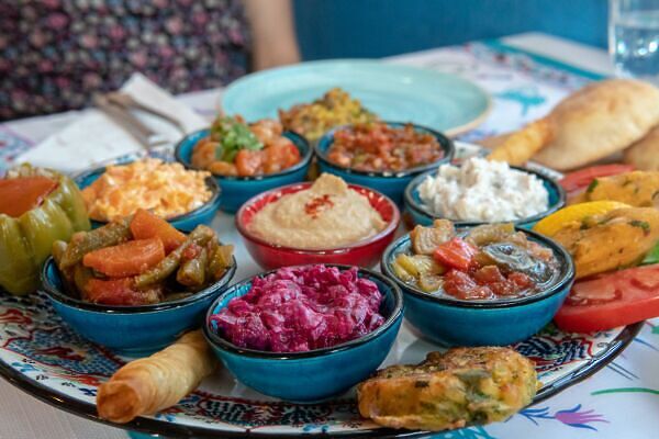 Turkish Hummus: How to Prepare and Serve Hummus in Turkiye