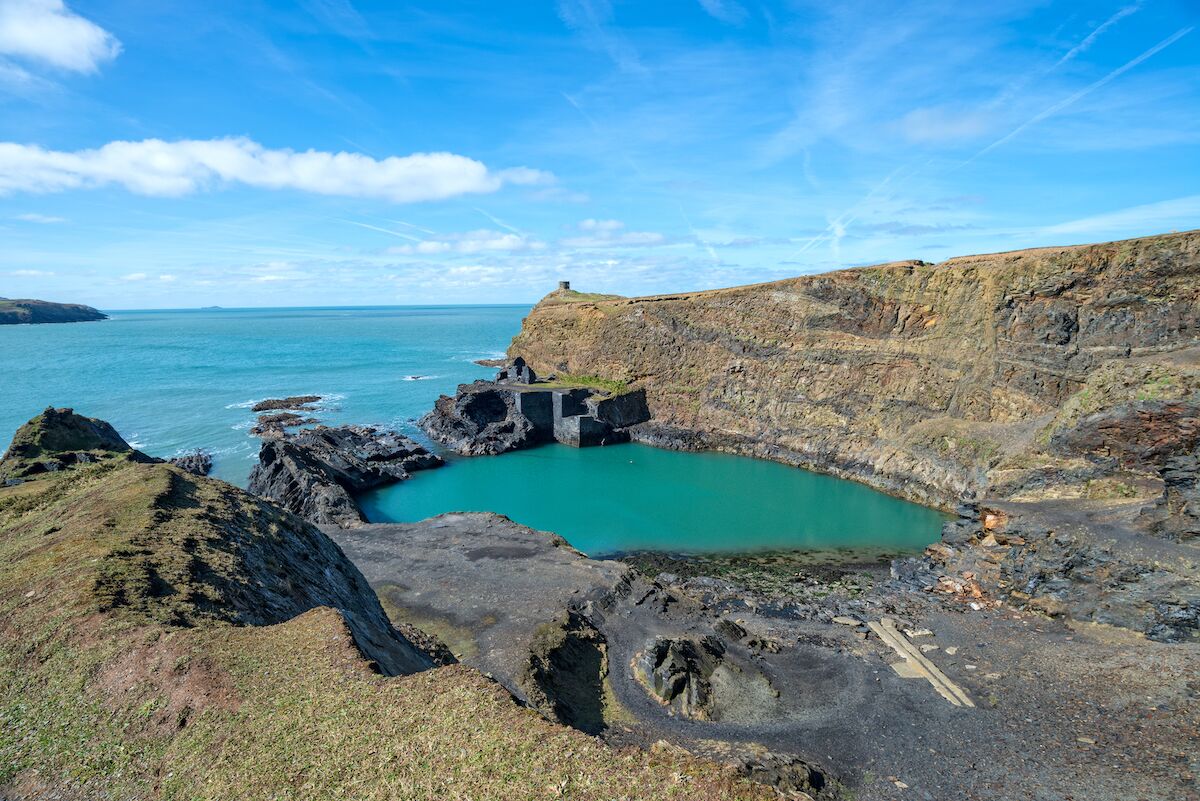 Wales Blue Lagoon: How to Get This Swimming Hole on the Coast of Wales
