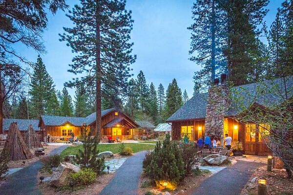 8 Hotels Near Yosemite National Park for 2025 Vacation