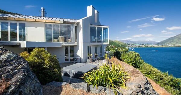9 Queenstown Airbnbs to Book for Your Next New Zealand Trip