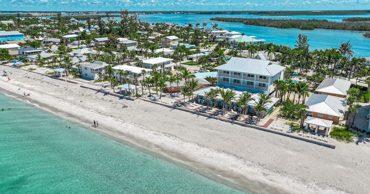 Manasota Key Resort: Sun, Sand, and Outdoor Fun in Florida