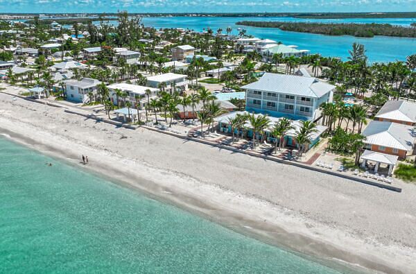 Manasota Key Resort: Sun, Sand, and Outdoor Fun in Florida