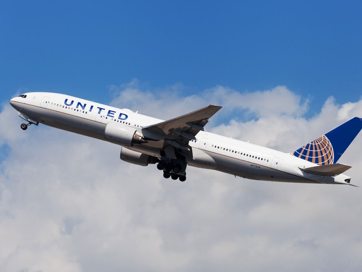 Watch: Tire Falls Off Boeing Plane Shortly After Departing From San ...