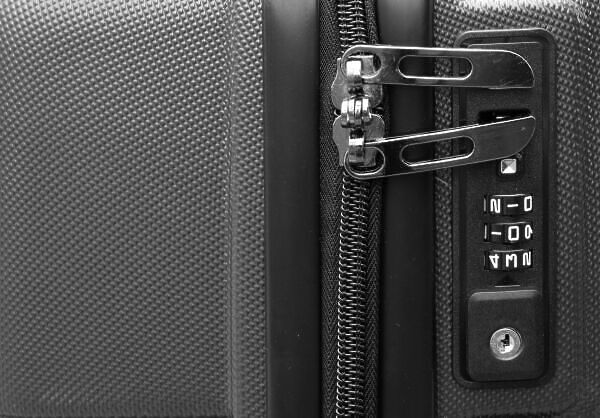 This Is Why It's Safer to Buy a Luggage Without a Zipper