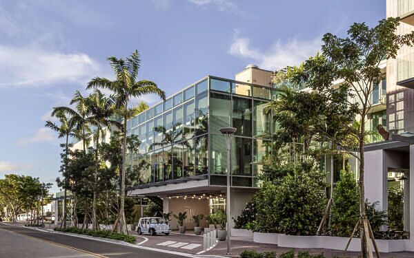 The Ray Delray Beach: Tropical Vibes and Refined Sophistication