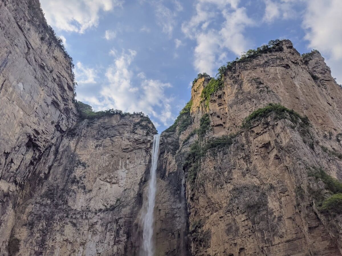 Social Media User Spots Water Pipe at Yuntai Falls in China National Park