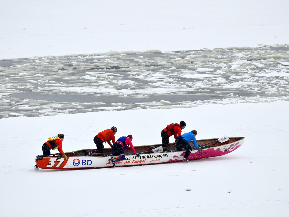 In Québec, Ice Canoeing Turns Frozen Rivers Into Adventure Playgrounds