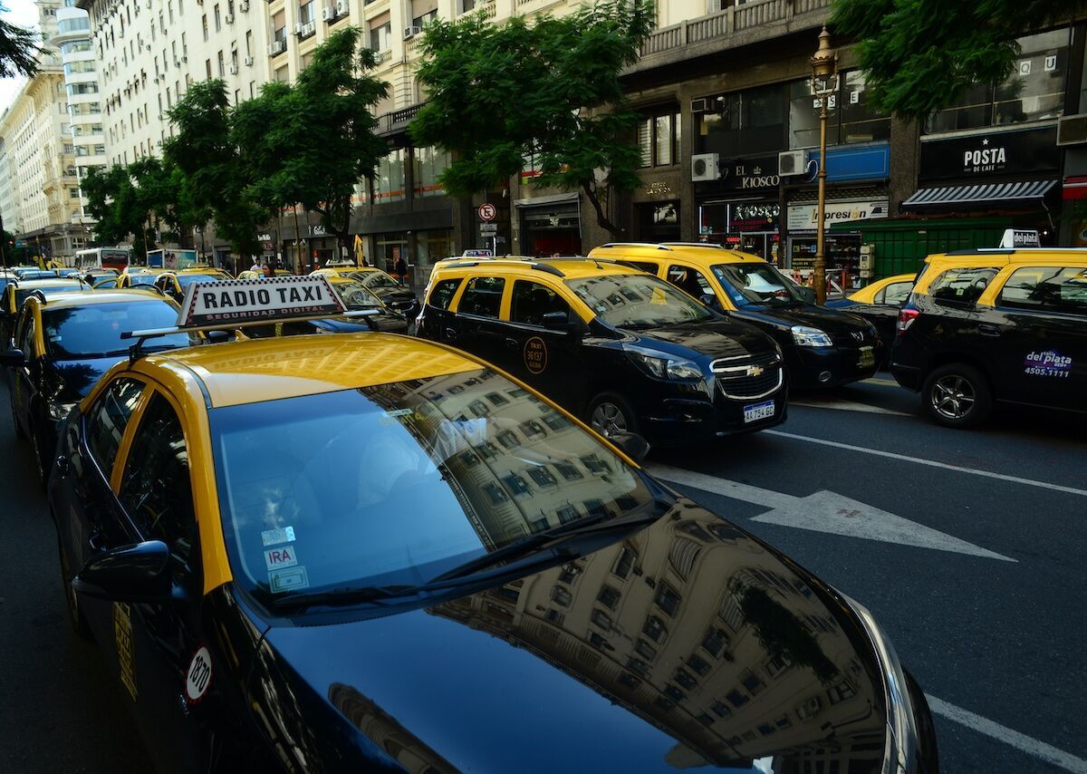 6 taxistas que conoces viajando por Argentina - Matador Español